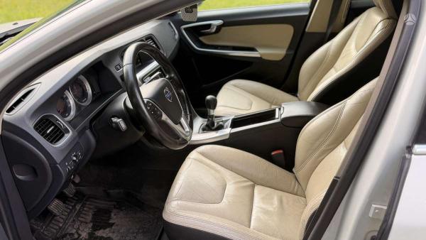 Pelēks Volvo V60 2011 Šauļi, ar dzinēja tilpumu 1.56 L un nobraukumu 327 tūkst. km par 4500 €, foto 8 vietnē AUTOMOTO.COM.LV