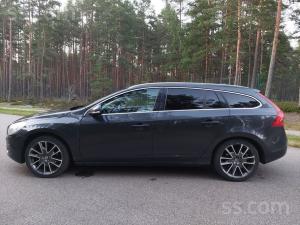 Grey Volvo V60 2011 in Riga, with an engine capacity of 2.00 L and mileage of 298 thousand km for 4750 €, photo  on AUTOMOTO.COM.LV