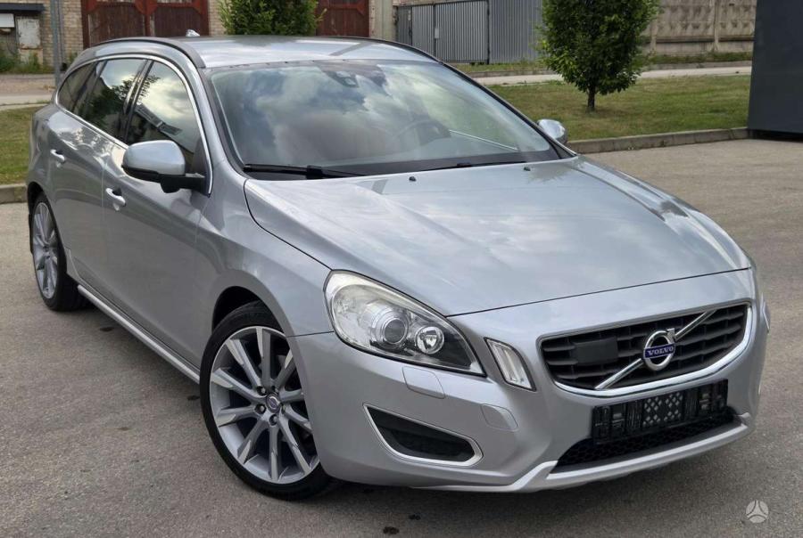 Grey Volvo V60 2011 in Kaunas, with an engine capacity of 1.98 L and mileage of 266 thousand km for 6950 €, photo 1 on AUTOMOTO.COM.LV