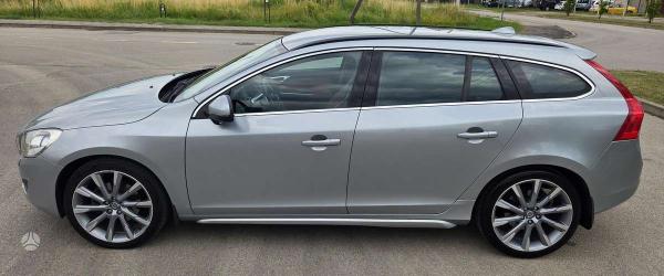 Grey Volvo V60 2011 in Kaunas, with an engine capacity of 1.98 L and mileage of 266 thousand km for 6950 €, photo 3 on AUTOMOTO.COM.LV