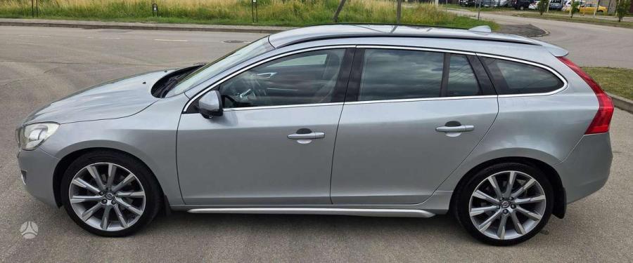 Grey Volvo V60 2011 in Kaunas, with an engine capacity of 1.98 L and mileage of 266 thousand km for 6950 €, photo 4 on AUTOMOTO.COM.LV