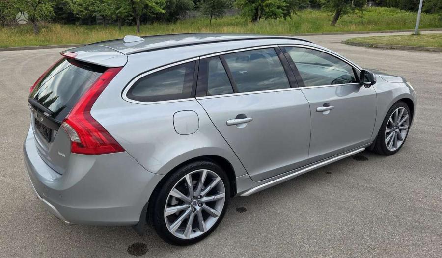 Grey Volvo V60 2011 in Kaunas, with an engine capacity of 1.98 L and mileage of 266 thousand km for 6950 €, photo 7 on AUTOMOTO.COM.LV
