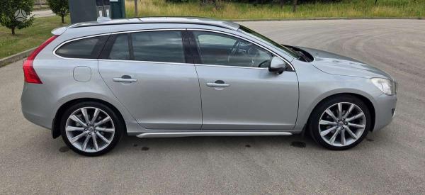 Grey Volvo V60 2011 in Kaunas, with an engine capacity of 1.98 L and mileage of 266 thousand km for 6950 €, photo 7 on AUTOMOTO.COM.LV