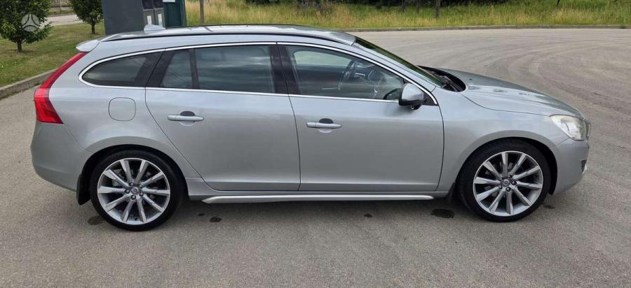 Grey Volvo V60 2011 in Kaunas, with an engine capacity of 1.98 L and mileage of 266 thousand km for 6950 €, photo 8 on AUTOMOTO.COM.LV