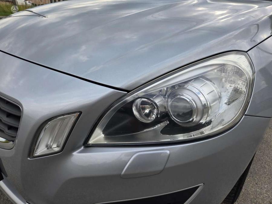 Grey Volvo V60 2011 in Kaunas, with an engine capacity of 1.98 L and mileage of 266 thousand km for 6950 €, photo 12 on AUTOMOTO.COM.LV