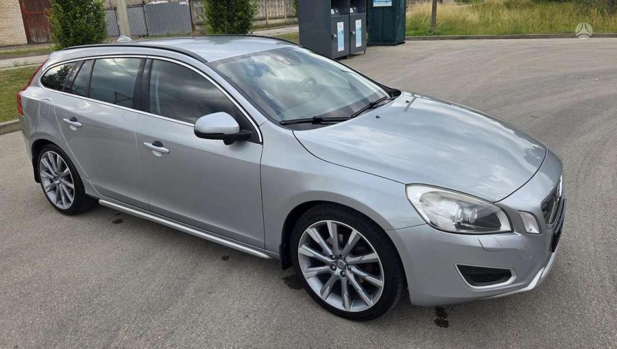 Grey Volvo V60 2011 in Kaunas, with an engine capacity of 1.98 L and mileage of 266 thousand km for 6950 €, photo 14 on AUTOMOTO.COM.LV