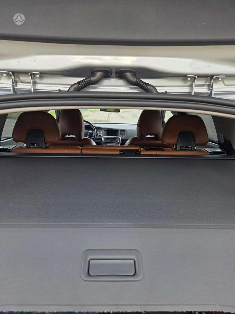 Grey Volvo V60 2011 in Kaunas, with an engine capacity of 1.98 L and mileage of 266 thousand km for 6950 €, photo 16 on AUTOMOTO.COM.LV