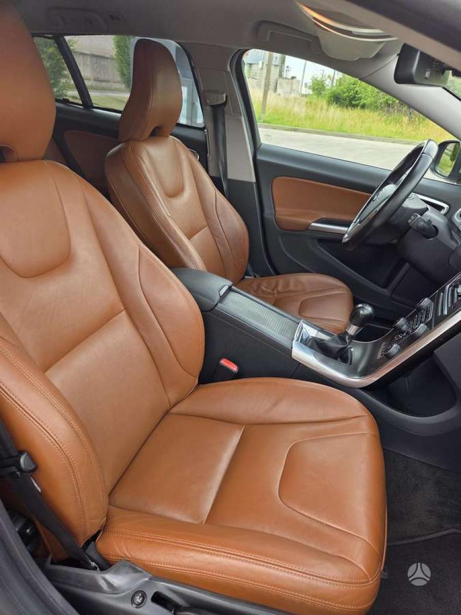 Grey Volvo V60 2011 in Kaunas, with an engine capacity of 1.98 L and mileage of 266 thousand km for 6950 €, photo 18 on AUTOMOTO.COM.LV