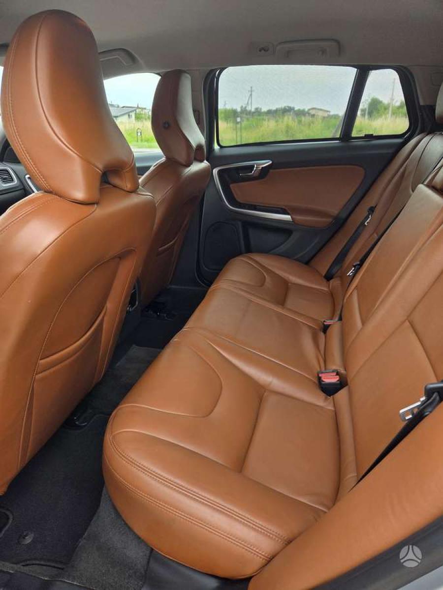 Grey Volvo V60 2011 in Kaunas, with an engine capacity of 1.98 L and mileage of 266 thousand km for 6950 €, photo 22 on AUTOMOTO.COM.LV