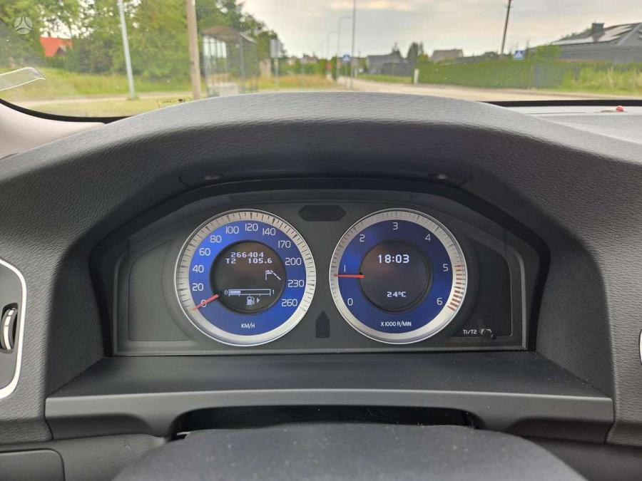 Grey Volvo V60 2011 in Kaunas, with an engine capacity of 1.98 L and mileage of 266 thousand km for 6950 €, photo 26 on AUTOMOTO.COM.LV