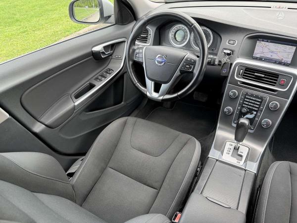 Grey Volvo V60 2011 in Raseiniai, with an engine capacity of 2.40 L and mileage of 231 thousand km for 5750 €, photo 2 on AUTOMOTO.COM.LV