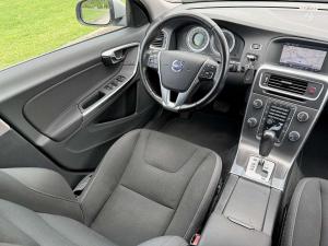 Pelēks Volvo V60 2011 Raseiniai, ar dzinēja tilpumu 2.40 L un nobraukumu 231 tūkst. km par 5750 €, foto 3 vietnē AUTOMOTO.COM.LV