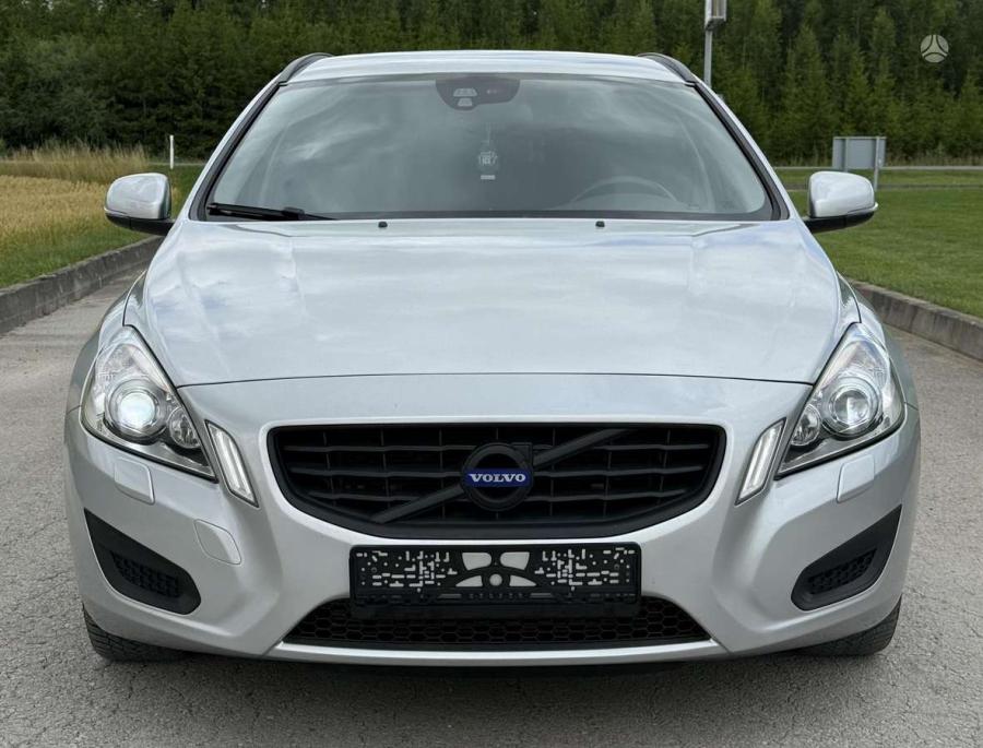 Pelēks Volvo V60 2011 Raseiniai, ar dzinēja tilpumu 2.40 L un nobraukumu 231 tūkst. km par 5750 €, foto 5 vietnē AUTOMOTO.COM.LV