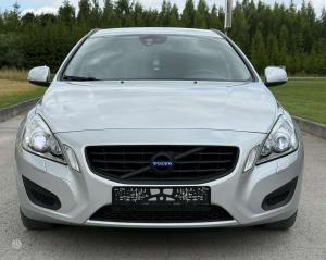 Pelēks Volvo V60 2011 Raseiniai, ar dzinēja tilpumu 2.40 L un nobraukumu 231 tūkst. km par 5750 €, foto 7 vietnē AUTOMOTO.COM.LV