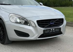 Pelēks Volvo V60 2011 Raseiniai, ar dzinēja tilpumu 2.40 L un nobraukumu 231 tūkst. km par 5750 €, foto 8 vietnē AUTOMOTO.COM.LV