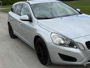 Pelēks Volvo V60 2011 Raseiniai, ar dzinēja tilpumu 2.40 L un nobraukumu 231 tūkst. km par 5750 €, foto 9 vietnē AUTOMOTO.COM.LV