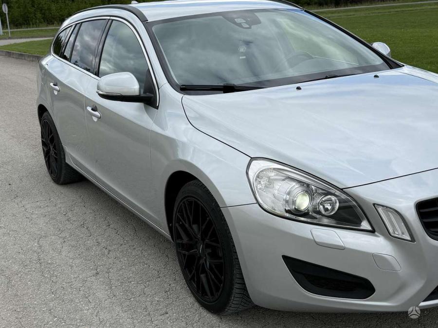Pelēks Volvo V60 2011 Raseiniai, ar dzinēja tilpumu 2.40 L un nobraukumu 231 tūkst. km par 5750 €, foto 9 vietnē AUTOMOTO.COM.LV