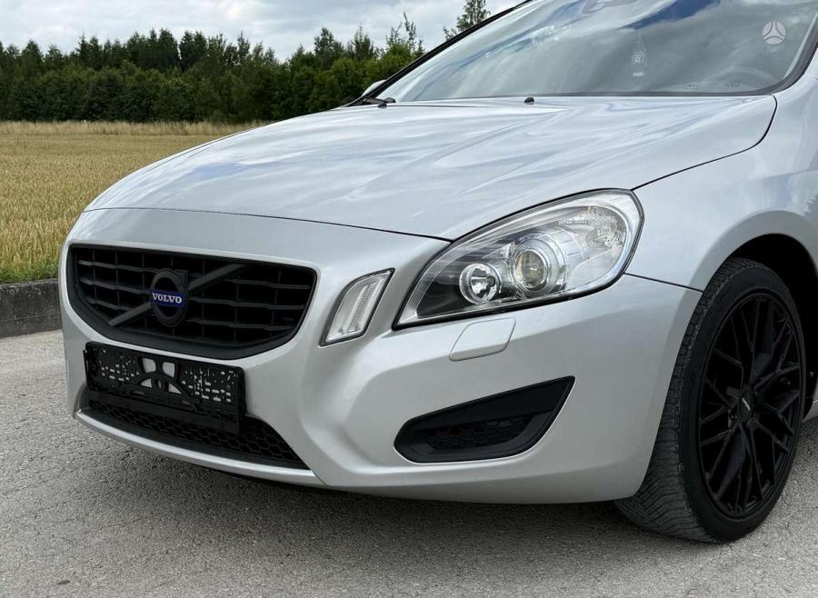 Pelēks Volvo V60 2011 Raseiniai, ar dzinēja tilpumu 2.40 L un nobraukumu 231 tūkst. km par 5750 €, foto 11 vietnē AUTOMOTO.COM.LV