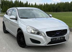 Pelēks Volvo V60 2011 Raseiniai, ar dzinēja tilpumu 2.40 L un nobraukumu 231 tūkst. km par 5750 €, foto 13 vietnē AUTOMOTO.COM.LV