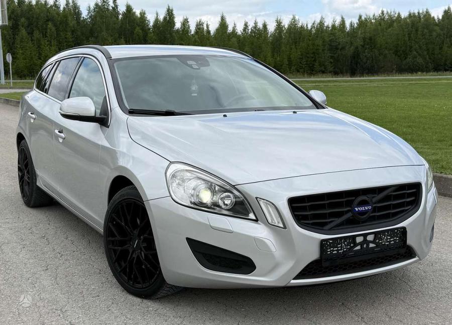 Pelēks Volvo V60 2011 Raseiniai, ar dzinēja tilpumu 2.40 L un nobraukumu 231 tūkst. km par 5750 €, foto 13 vietnē AUTOMOTO.COM.LV