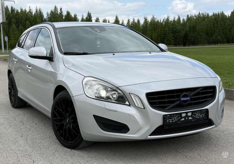 Pelēks Volvo V60 2011 Raseiniai, ar dzinēja tilpumu 2.40 L un nobraukumu 231 tūkst. km par 5750 €, foto 14 vietnē AUTOMOTO.COM.LV