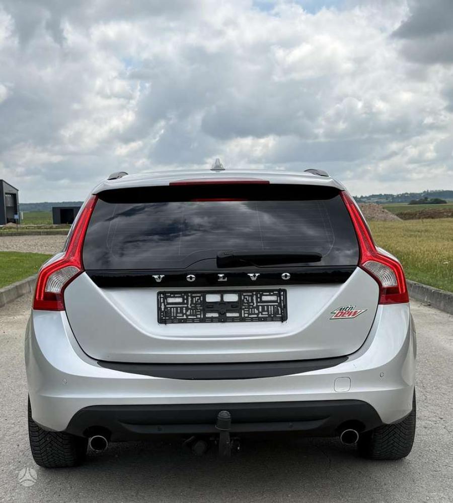 Pelēks Volvo V60 2011 Raseiniai, ar dzinēja tilpumu 2.40 L un nobraukumu 231 tūkst. km par 5750 €, foto 16 vietnē AUTOMOTO.COM.LV
