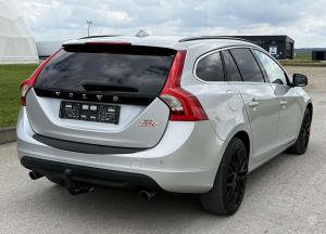 Pelēks Volvo V60 2011 Raseiniai, ar dzinēja tilpumu 2.40 L un nobraukumu 231 tūkst. km par 5750 €, foto 17 vietnē AUTOMOTO.COM.LV