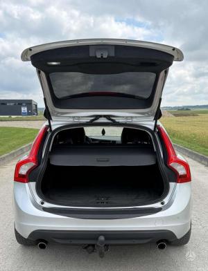 Pelēks Volvo V60 2011 Raseiniai, ar dzinēja tilpumu 2.40 L un nobraukumu 231 tūkst. km par 5750 €, foto 21 vietnē AUTOMOTO.COM.LV