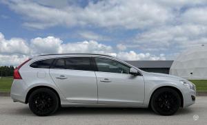 Pelēks Volvo V60 2011 Raseiniai, ar dzinēja tilpumu 2.40 L un nobraukumu 231 tūkst. km par 5750 €, foto 23 vietnē AUTOMOTO.COM.LV