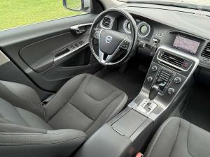 Pelēks Volvo V60 2011 Raseiniai, ar dzinēja tilpumu 2.40 L un nobraukumu 231 tūkst. km par 5750 €, foto 29 vietnē AUTOMOTO.COM.LV
