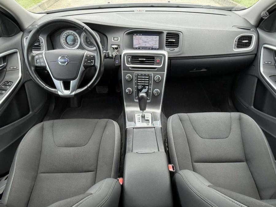 Pelēks Volvo V60 2011 Raseiniai, ar dzinēja tilpumu 2.40 L un nobraukumu 231 tūkst. km par 5750 €, foto 30 vietnē AUTOMOTO.COM.LV