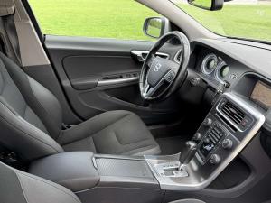 Pelēks Volvo V60 2011 Raseiniai, ar dzinēja tilpumu 2.40 L un nobraukumu 231 tūkst. km par 5750 €, foto 31 vietnē AUTOMOTO.COM.LV