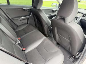 Pelēks Volvo V60 2011 Raseiniai, ar dzinēja tilpumu 2.40 L un nobraukumu 231 tūkst. km par 5750 €, foto 34 vietnē AUTOMOTO.COM.LV
