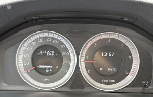 Pelēks Volvo V60 2011 Raseiniai, ar dzinēja tilpumu 2.40 L un nobraukumu 231 tūkst. km par 5750 €, foto 37 vietnē AUTOMOTO.COM.LV