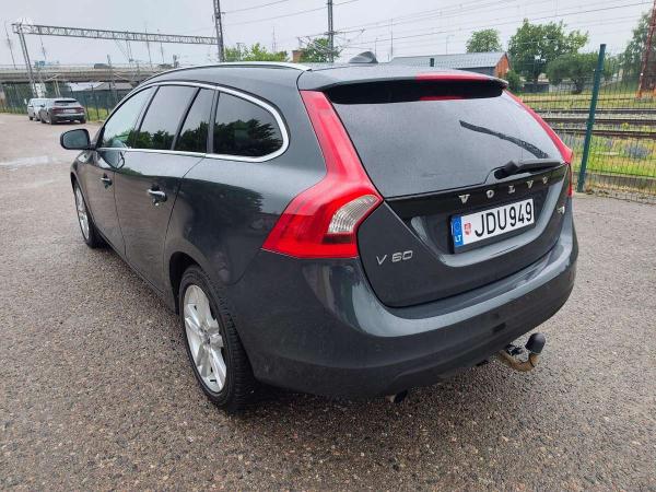 Grey Volvo V60 2011 in Siauliai, with an engine capacity of 1.60 L and mileage of 287 thousand km for 4900 €, photo 6 on AUTOMOTO.COM.LV