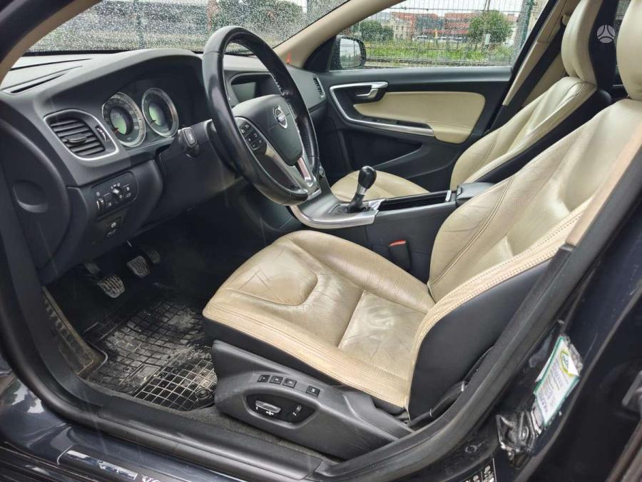 Серый Вольво B60 2011 в Шяуляй, объемом двигателя 1.60 л и пробегом 287 тыс. км за 4900 €, фото 12 на AUTOMOTO.COM.LV