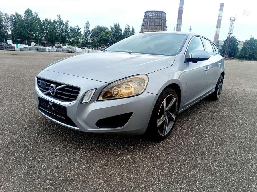 Pelēks Volvo V60 2011 Kauņa, ar dzinēja tilpumu 1.98 L un nobraukumu 257 tūkst. km par 5199 €, foto 3 vietnē AUTOMOTO.COM.LV