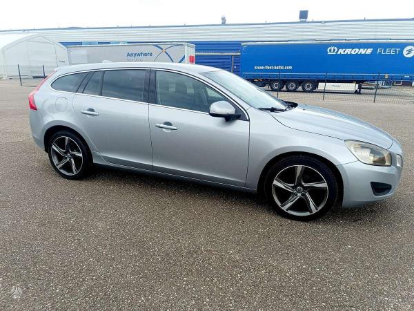 Pelēks Volvo V60 2011 Kauņa, ar dzinēja tilpumu 1.98 L un nobraukumu 257 tūkst. km par 5199 €, foto 3 vietnē AUTOMOTO.COM.LV
