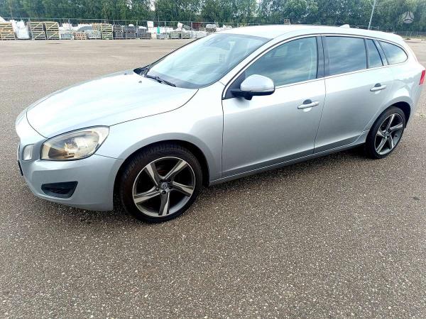 Pelēks Volvo V60 2011 Kauņa, ar dzinēja tilpumu 1.98 L un nobraukumu 257 tūkst. km par 5199 €, foto 4 vietnē AUTOMOTO.COM.LV
