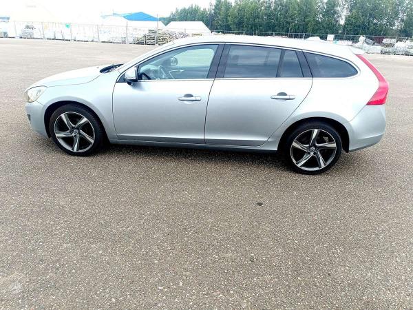 Pelēks Volvo V60 2011 Kauņa, ar dzinēja tilpumu 1.98 L un nobraukumu 257 tūkst. km par 5199 €, foto 6 vietnē AUTOMOTO.COM.LV