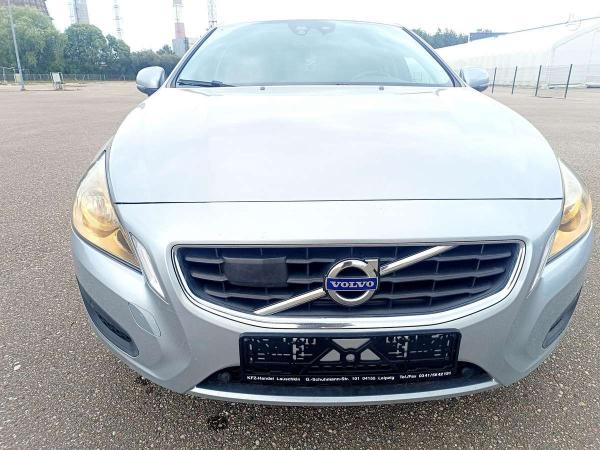 Pelēks Volvo V60 2011 Kauņa, ar dzinēja tilpumu 1.98 L un nobraukumu 257 tūkst. km par 5199 €, foto 7 vietnē AUTOMOTO.COM.LV