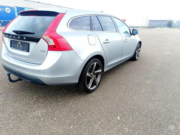 Pelēks Volvo V60 2011 Kauņa, ar dzinēja tilpumu 1.98 L un nobraukumu 257 tūkst. km par 5199 €, foto 9 vietnē AUTOMOTO.COM.LV