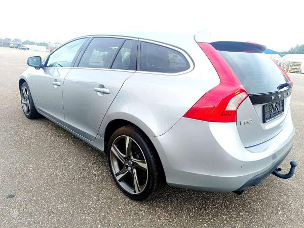 Pelēks Volvo V60 2011 Kauņa, ar dzinēja tilpumu 1.98 L un nobraukumu 257 tūkst. km par 5199 €, foto 10 vietnē AUTOMOTO.COM.LV