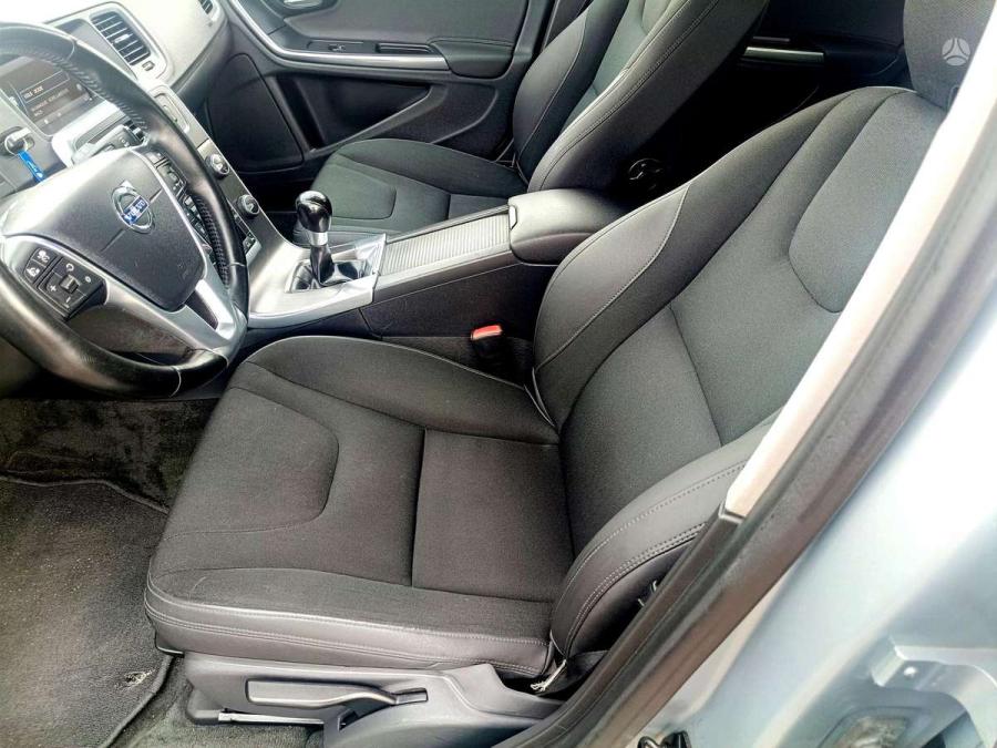 Pelēks Volvo V60 2011 Kauņa, ar dzinēja tilpumu 1.98 L un nobraukumu 257 tūkst. km par 5199 €, foto 15 vietnē AUTOMOTO.COM.LV