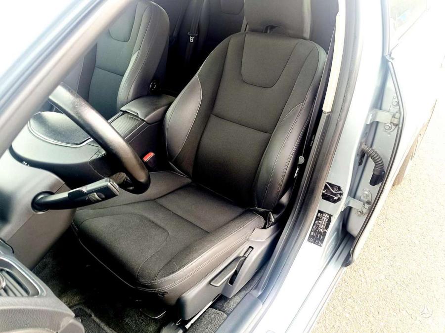 Pelēks Volvo V60 2011 Kauņa, ar dzinēja tilpumu 1.98 L un nobraukumu 257 tūkst. km par 5199 €, foto 16 vietnē AUTOMOTO.COM.LV