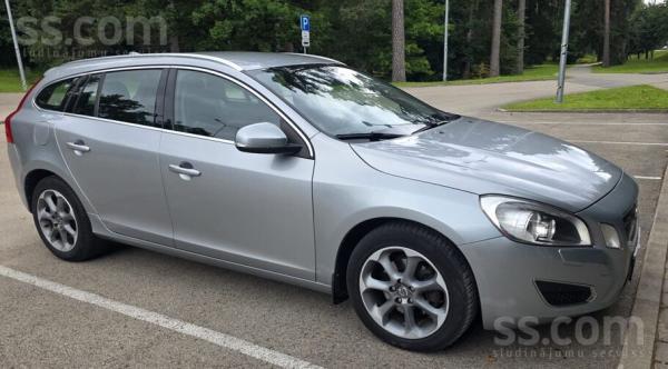Pelēks Volvo V60 2011 Rīga, ar dzinēja tilpumu 2.00 L un nobraukumu 435 tūkst. km par 5200 €, foto 5 vietnē AUTOMOTO.COM.LV