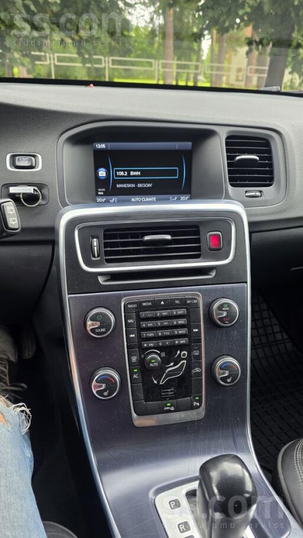 Pelēks Volvo V60 2011 Rīga, ar dzinēja tilpumu 2.00 L un nobraukumu 435 tūkst. km par 5200 €, foto 9 vietnē AUTOMOTO.COM.LV