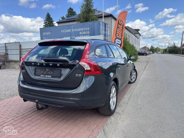 Pelēks Volvo V60 2011 Kauņa, ar dzinēja tilpumu 2.00 L un nobraukumu 251 tūkst. km par 3899 €, foto 3 vietnē AUTOMOTO.COM.LV