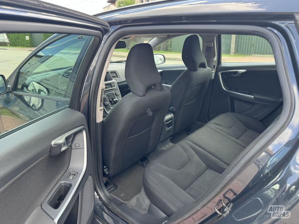 Pelēks Volvo V60 2011 Kauņa, ar dzinēja tilpumu 2.00 L un nobraukumu 251 tūkst. km par 3899 €, foto 6 vietnē AUTOMOTO.COM.LV