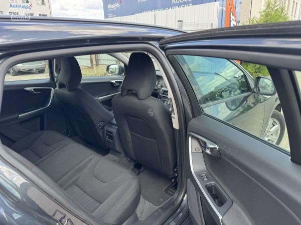 Pelēks Volvo V60 2011 Kauņa, ar dzinēja tilpumu 2.00 L un nobraukumu 251 tūkst. km par 3899 €, foto 7 vietnē AUTOMOTO.COM.LV